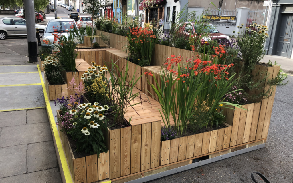 LOS INNOVADORES PARKLETS – Jardines sin fronteras