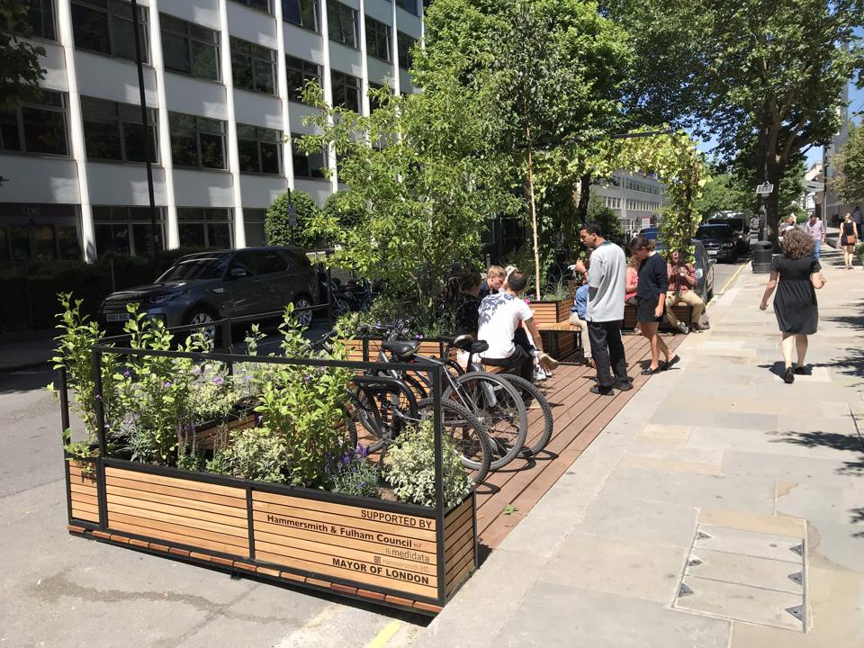 LOS INNOVADORES PARKLETS – Jardines sin fronteras