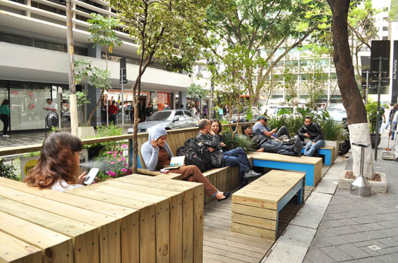 LOS INNOVADORES PARKLETS – Jardines sin fronteras