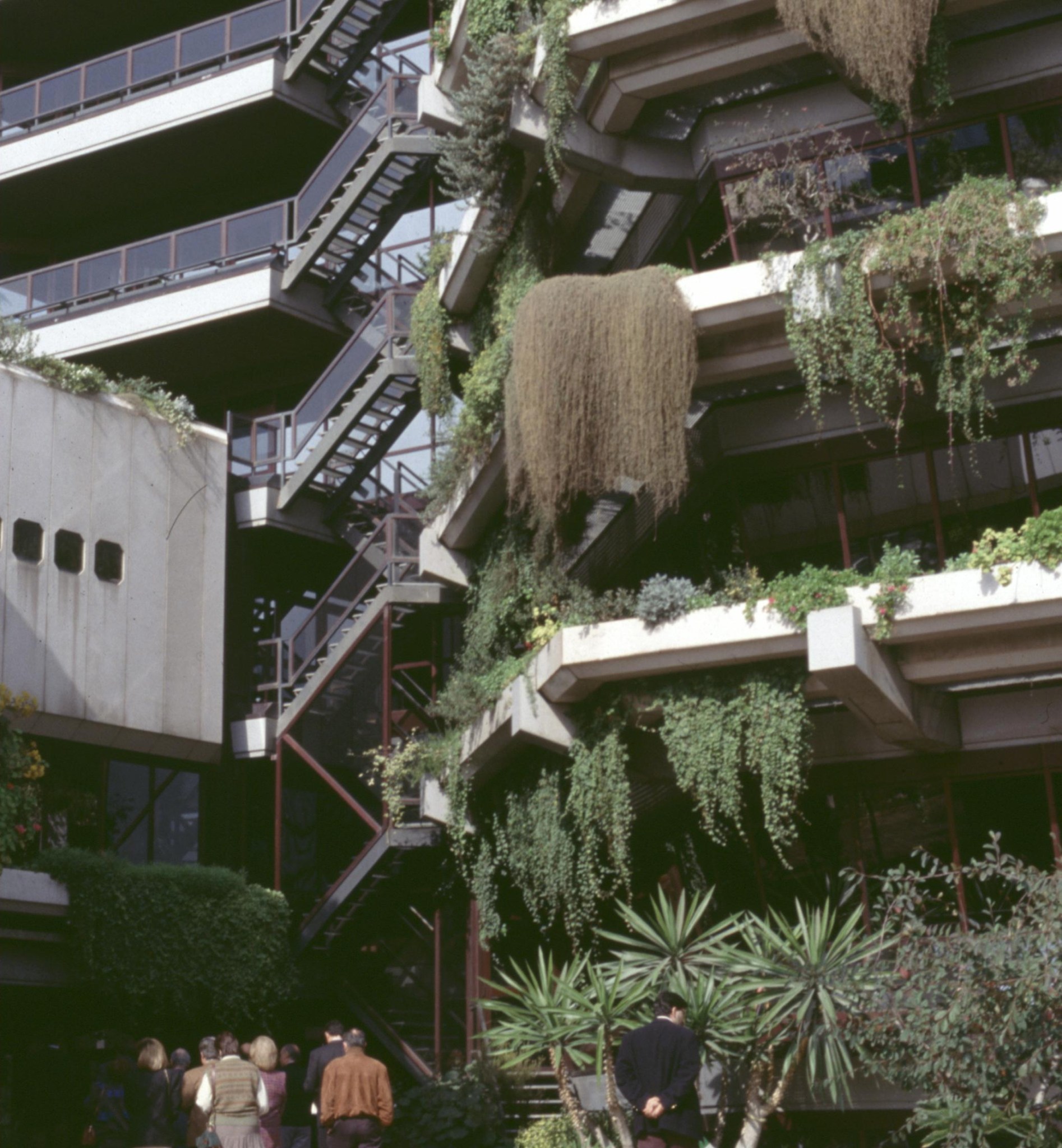 EDIFICIO PLANETA.-Barcelona – Jardines sin fronteras